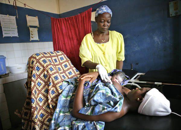 Las matronas: esas grandes heroínas desconocidas – Pozos de Pasión